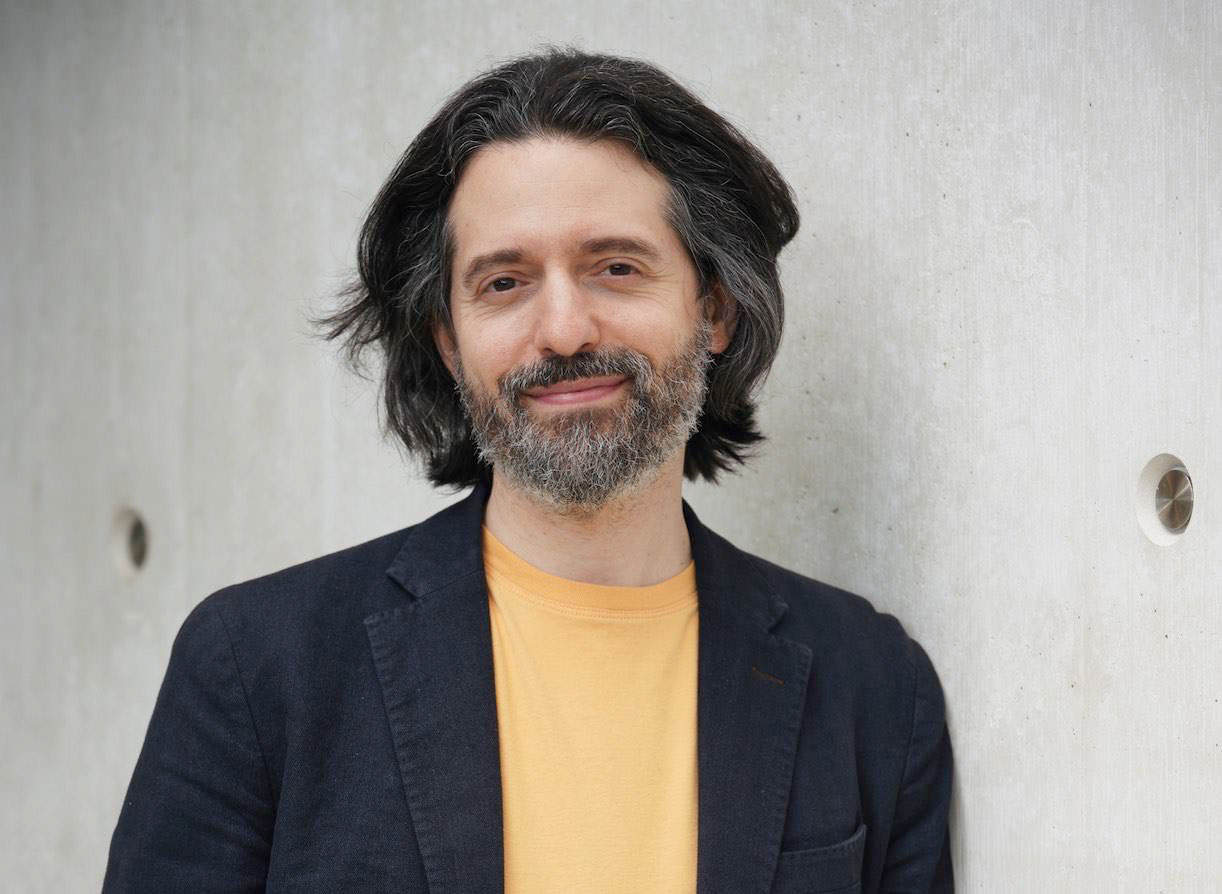 “Hasta que empieza a brillar”: Andrés Neuman revive la voz de María ...